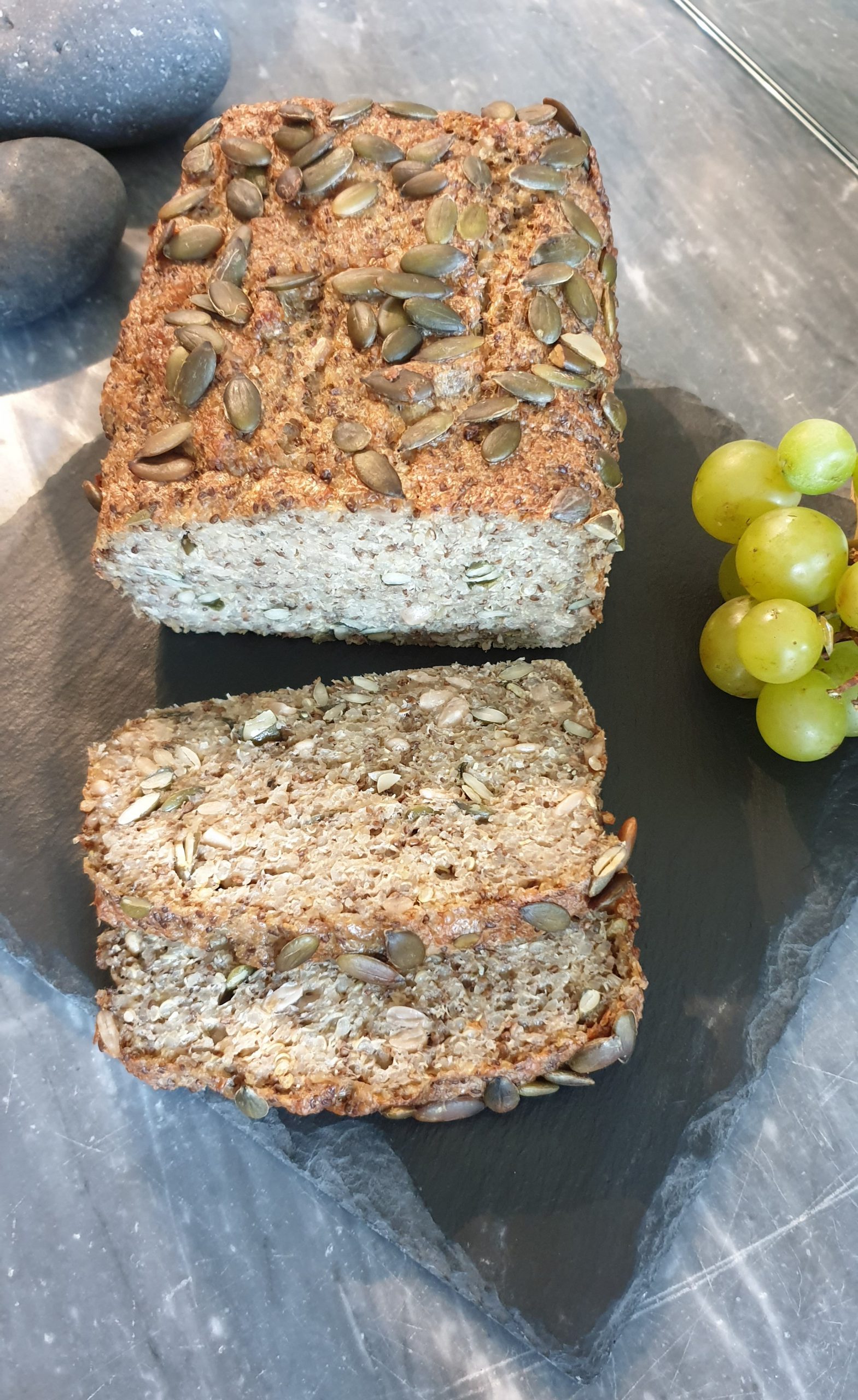 Pain au quinoa et aux graines sans gluten - Armelle naturopathe